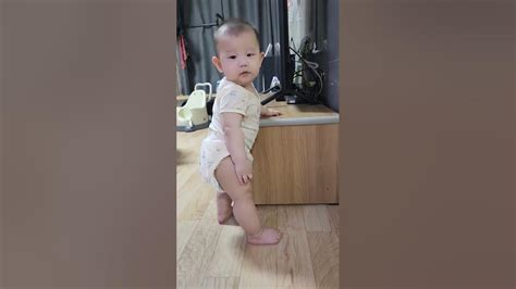 잡고 서는 아기 Youtube