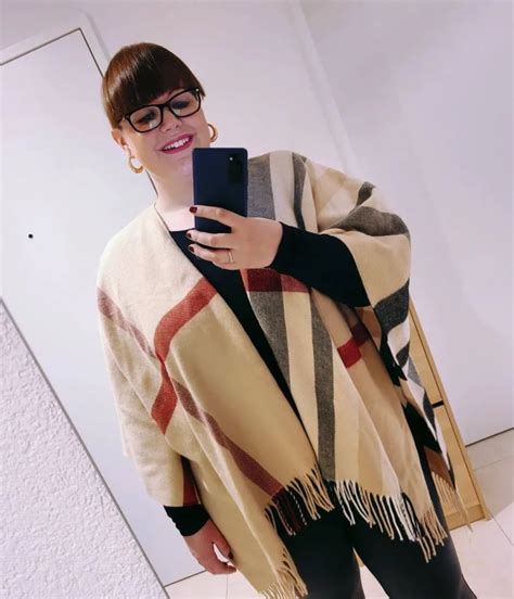 Fascinating Ways To Look Amazing In Female Poncho Dresses