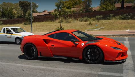 La Ferrari F8 N Largo Sur Les Belles Routes Dafriques Du Sud Boolyx