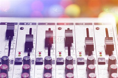 调音器来调节声音和录音