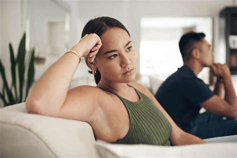 4 Subtle Signs You Re Married To A Man Who Is A Compulsive Cheater YourTango