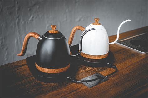 다양한 커피의 어두운 색상의 로프트 스타일로 레이아웃 을 열어 공간 내부보기 가구에 대한 스톡 사진 및 기타 이미지 가구 건축 낮 Istock