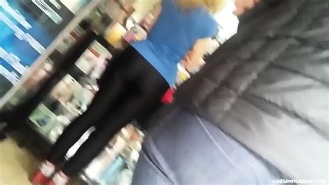 Blonde Teen Pawg In Black Lycra Leggings