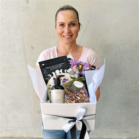 Pamper And Sweets Gifts And Hamper Delivery