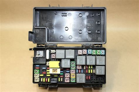 2010 Journey Caravan Tipm Temic Integrated Fuse Box Module 04692305