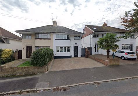 Free Property Report 26 Hawthorne Avenue Rainham Gillingham Me8 6tr