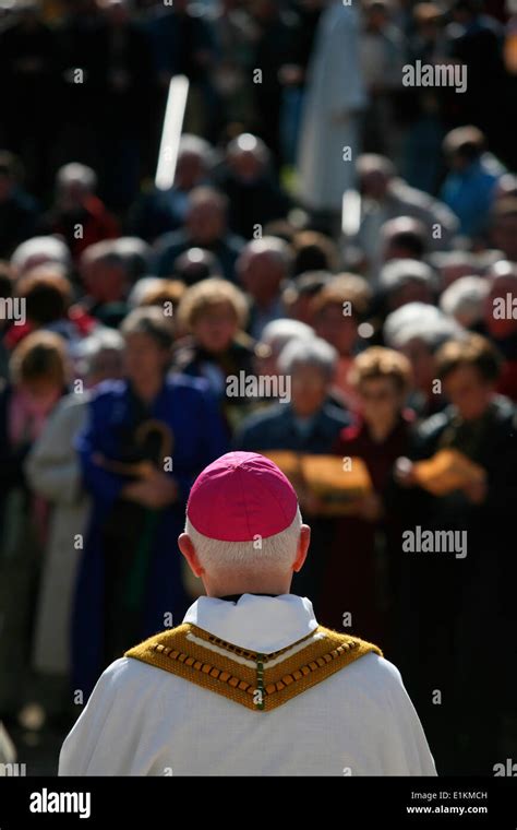 Vescovo Romano Immagini E Fotografie Stock Ad Alta Risoluzione Alamy
