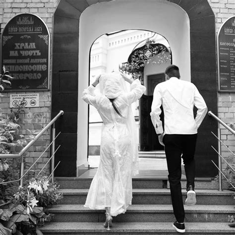 Молодша донька Суркіса у річницю шлюбу вперше показала фото з вінчання Читайте на Ukr Net