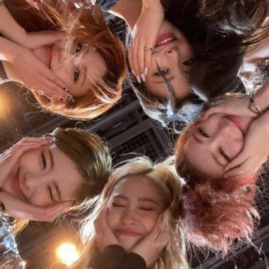 Ot Itzy Kpop Girls Itzy Poses