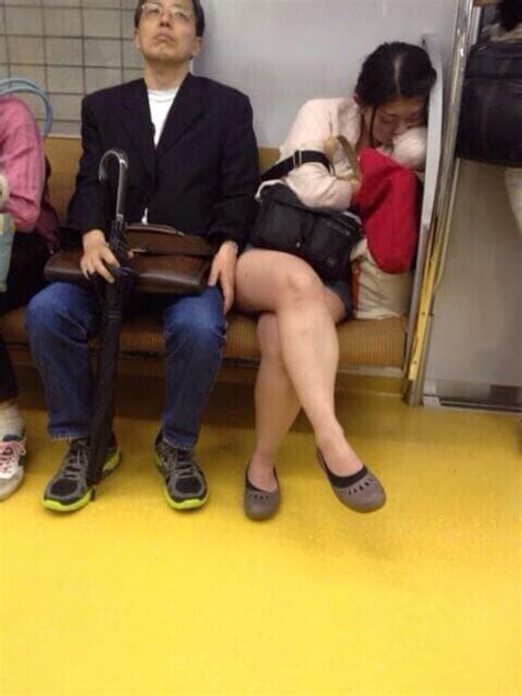 【画像あり】電車でエッッッロい恰好した女の子が寝てしまった結果・・・ ポッカキット