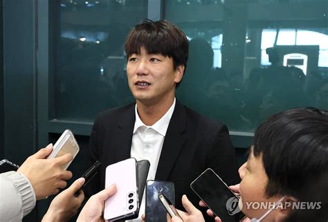 인터뷰 하는 김광현 연합뉴스