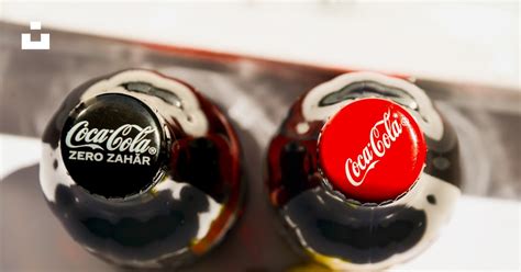 검은 색과 빨간색 권투 장갑 한 켤레 사진 Unsplash의 무료 마시다 이미지