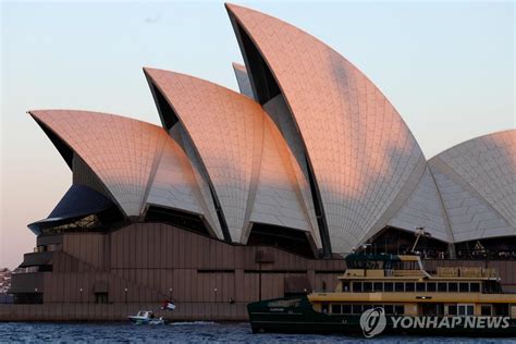 50주년 맞은 시드니 오페라 하우스…매년 1천100만명 찾아