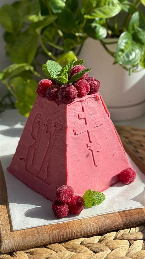 СМАЧНІ ДОМАШНІ РЕЦЕПТИ Салат з ананасами 🍍 ⏳час приготування 10 хвилин 🌿Інгредієнти 1 банка