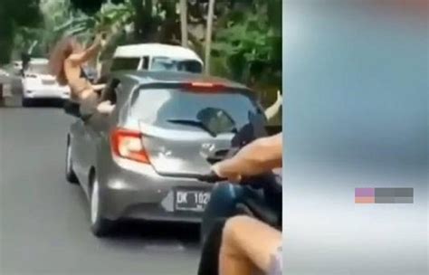Bali Viral Bule Cewek Joget Seksi Di Mobil Bikin Geram News On Rcti