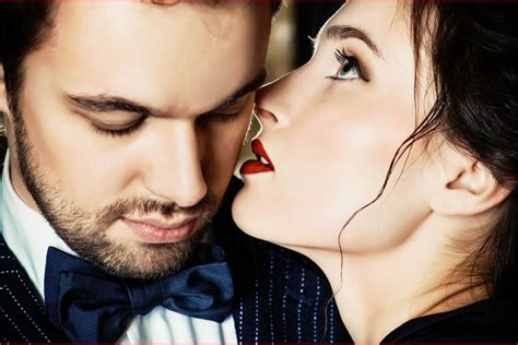 როგორ გამოიცნოთ რას ფიქრობს თქვენზე მამაკაცი ჟესტების ენა