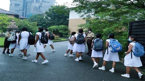 2025 වර්ෂයේ පාසල් පැවැත්වෙන දින ගණන අඩු කරයි Today News Lk