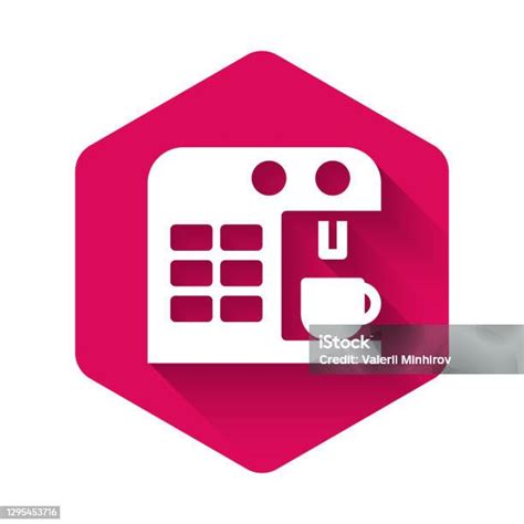 긴 그림자로 격리 된 화이트 커피 머신 아이콘 핑크 육각형 버튼 벡터 가정 생활에 대한 스톡 벡터 아트 및 기타 이미지 가정