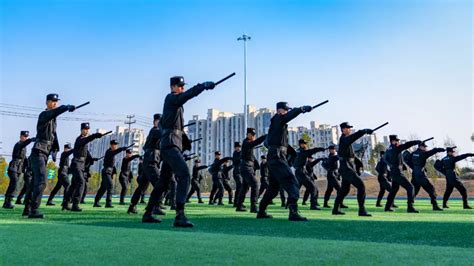 警察臂盾怎么操作应急处突力量第12次拉动演练 千百盾
