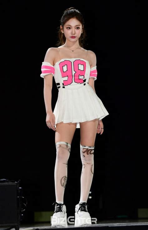 비즈 포토 에스파 닝닝 러블리 하트 비즈엔터 케이팝 복장 무대 의상 미적 옷