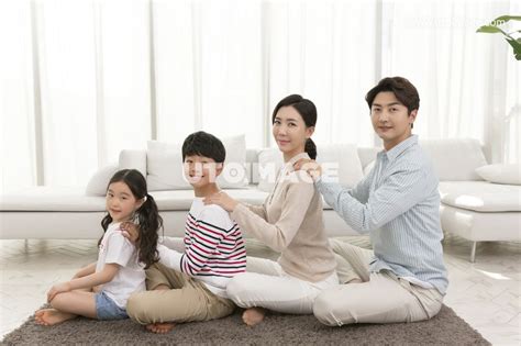 가족 177 Pho578 유토이미지 사진 사람 생활 Pho578b M10003 M30003 W10001 W30002 동양 아시아 한국 대한민국