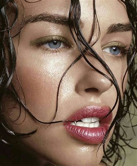 نقاشی سیاه قلم چهره مرد