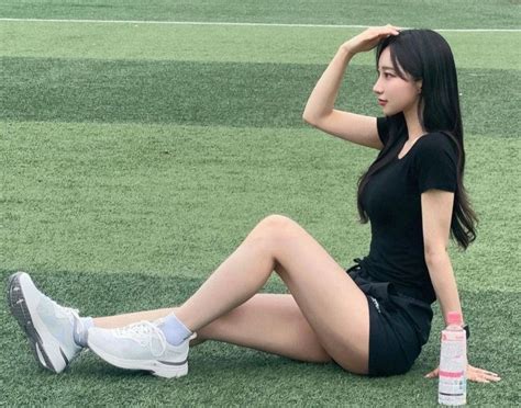 크로키 자료에 있는 동주 고님의 핀 여자 골프 패션 한국 여자 패션 여자 교복