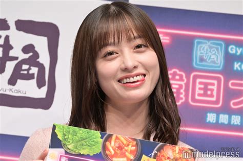 画像26 55 橋本環奈「おむすび」娘役との抱っこショット公開「天使が2人」「目がクリクリで似てる」の声 モデルプレス