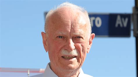 Dabney Coleman Dies At 92 As 9 To 5 Villain And Youve Got Mail Star