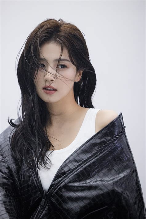 China Entertainment News Bai Lu Poses For Photo Shoot