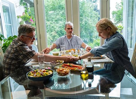 Beau Is Afraid Scares Up An Overbearing Freudian Nightmare La Weekly