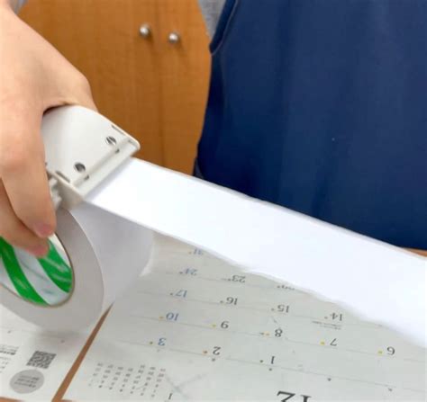 ガムテープを軽い力で、まっすぐキレイな切り口で切れるクラフトテープ専用カッター 文房具専門店 信誠堂