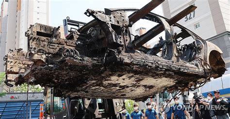 옮겨지는 화재 발생 전기차 연합뉴스