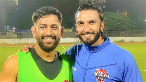 Ipl 2021 Ms Dhoni Hugs Ranveer Singh During Friendly Football Match