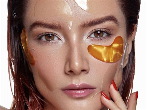 Дерматологи розповіли кому не можна користуватися патчами для обличчя