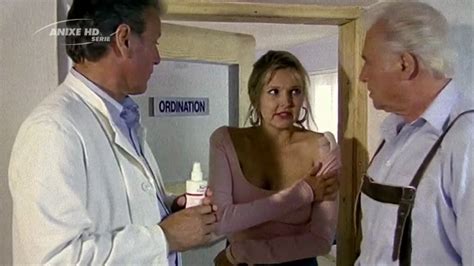 Голая Катарина Шуберт в Der Bergdoktor