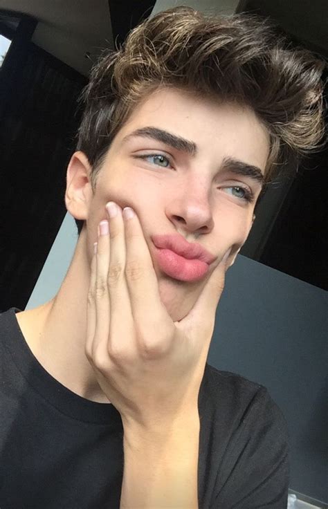 Pin De Harjeev En Manu Rios Chicos En Tumblr Que Guapo Chicos Guapos