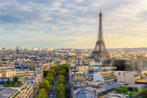 개선문 지붕에서 에펠탑과 샹젤리제가 있는 파리의 조감도 파리 구시가지의 탁 트인 일몰 전망 도시 스카이 라인입니다 인기 여행지 파리 일 드 프랑스에 대한 스톡 사진 및 기타