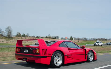 My first time seeing a F40 on the road. [OC] [2048x1276] : r/carporn