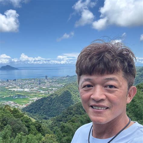 免費試吃包甜，無甜免費 沙糖桔竟然是．．．．． 沙糖桔，又稱砂糖橘或珍珠蜜柑，是一種小巧玲瓏且非常甜的柑橘類水果，哈哈😂 徐睿均 Facebook