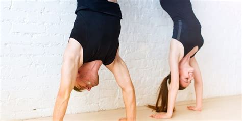 Накачать плечи можно в домашних условиях без экипировки и дополнительного оборудования Вам