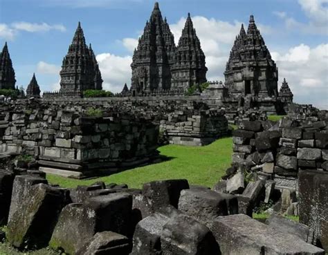 Famous Monuments In Indonesia Most Visited Monuments In Indonesia