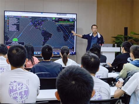 网络研究院2022级研究生新生参观中关村实验室暨开展职业发展教育活动 清华大学网络科学与网络空间研究院