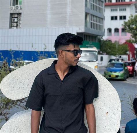 ফারহানা যৌতুক ছাড়া বিয়ে করতে আগ্রহী এমন পাত্র চাই★ নাম রুমি ইসলাম। বয়স ১৭ বৈবাহিক অবস্থা