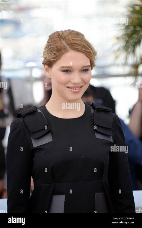 Lea Seydoux Posing At The Photocall For The Film The Lobster As Part Of