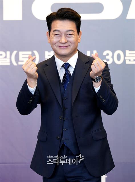 [포토] 조성하 손하트로 인사 스타투데이