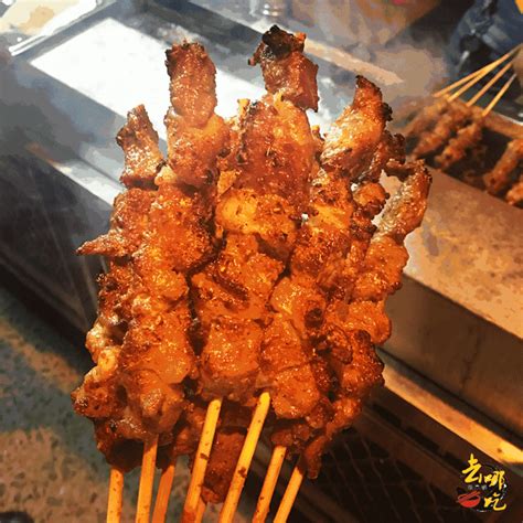 震驚！老闆當著我面從羊身上割肉現串羊肉串，這家燒烤攤好吃到要上天了！ 每日頭條