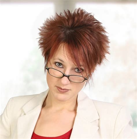 25 Awe Inspiring Short Hairstyles For Women With Glasses