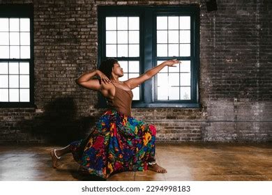 101 Thousand Woman Bend Over Mini Skirt Royalty Free Images Stock