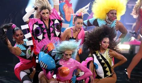 Miley Cyrus And The Flaming Lips Tour Dates Ticket Info And Naked Concert